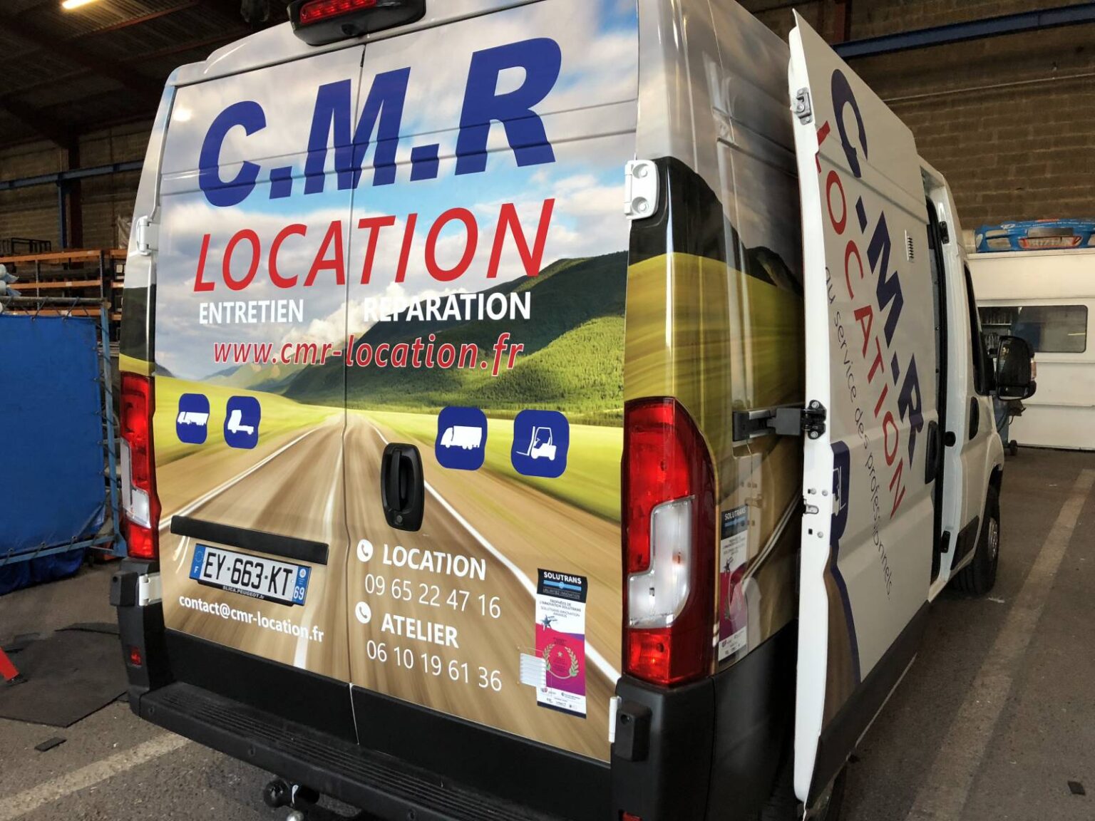 Louer un camion atelier - CMR LOCATION